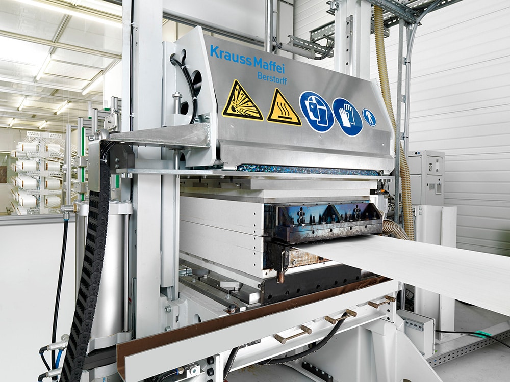 Lightweight Engineering: UD tape production line starts up in Schkopau